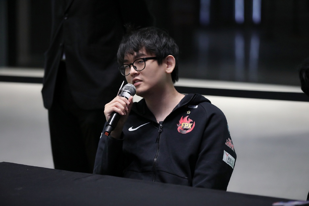 S11真正银河战舰诞生，KID直播一语实锤Sofm加盟FPX！