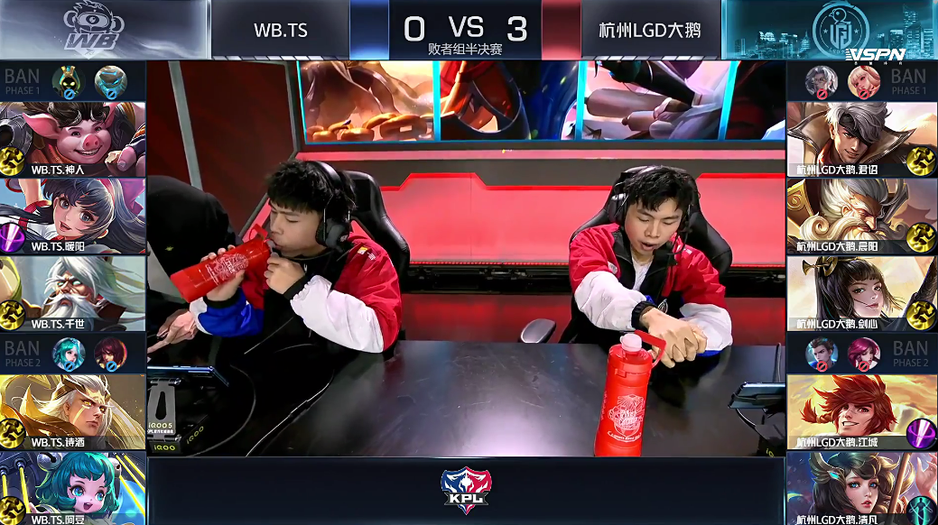 LGD零封TS，成为季后赛第三支4-0对手的战队！月光“美梦”成毒奶