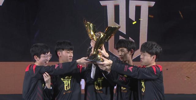 张大仙战队XYG获得TGA冠军，下个目标是冬冠杯，它会是第二个AG吗？