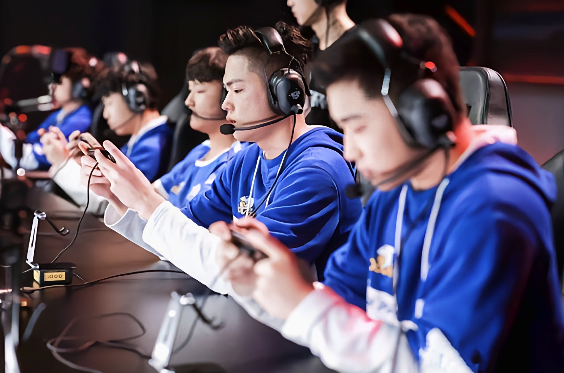 网友建议重新评选御三家战队，QG、E星落寞，AG超玩会一枝独秀