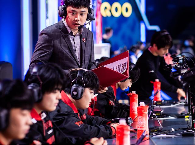 DYG四比零横扫AG超玩会，小义获得FMVP，月光这次失算了！