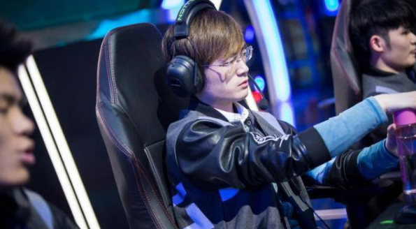 Karsa恋情曝光，FW创建lol手游战队抢热门，灵药：放马过来