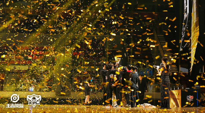 DYG秋季赛冠军！同样的经历同样的渴望，造就了战无不胜的他们