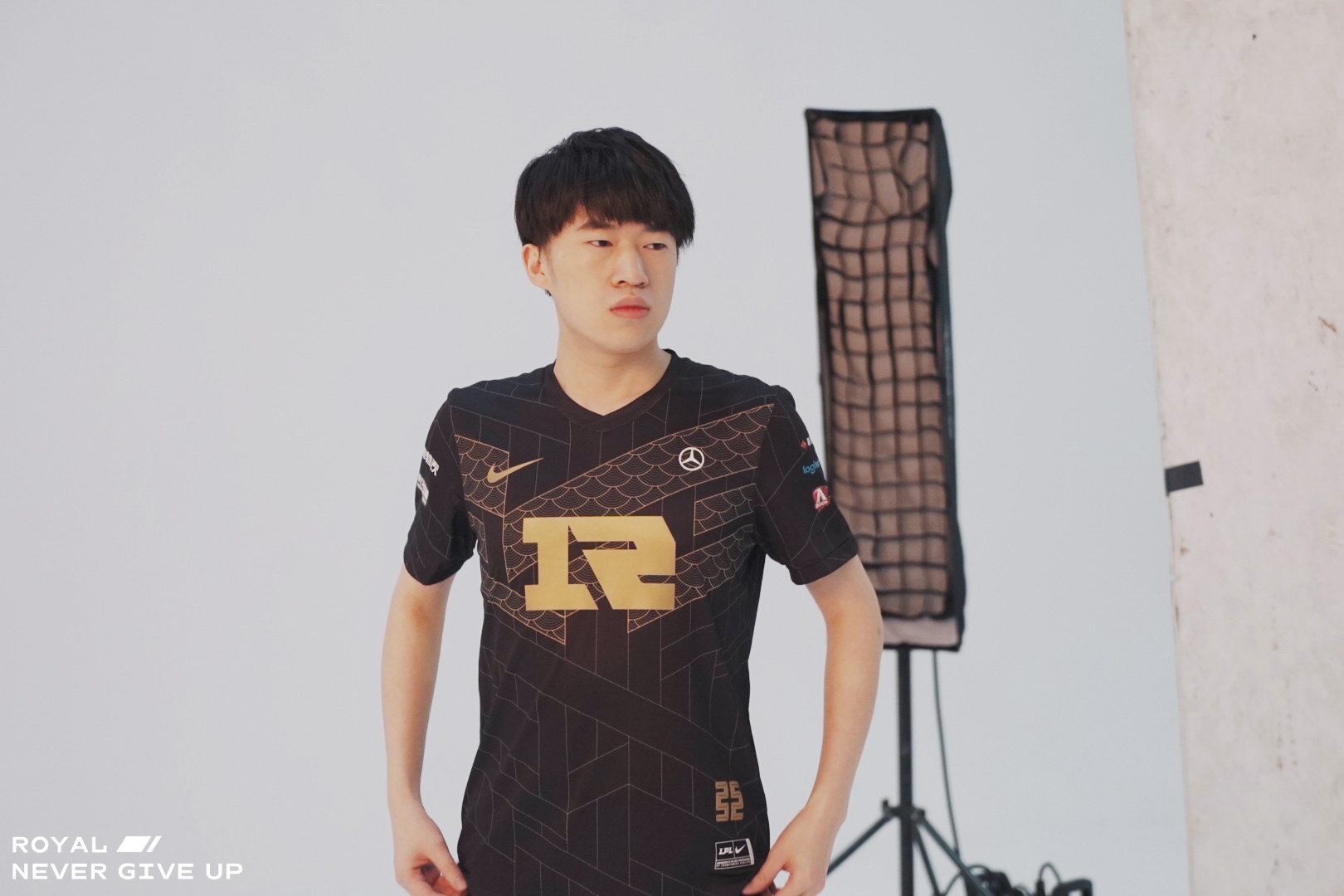 Cryin又没了？小虎近期又在练中单，大概率又要转回中路，RNG太难了