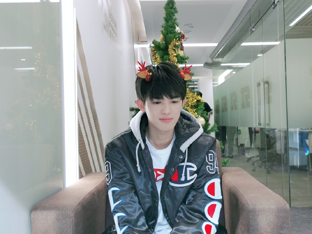 “虎牙梦之队零封职业队！RNG.M迷之自信”观众吐槽：退役进厂吧