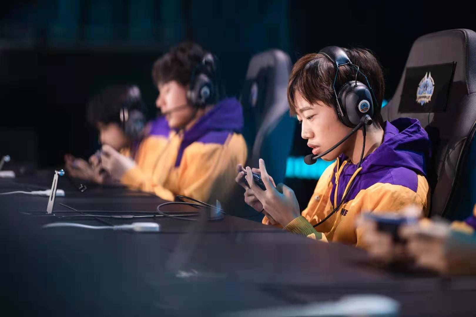 冬冠杯：KPL四队伍可携手晋级，但需满足一条件，QG要看其他3队脸色！