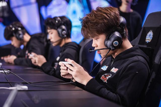 DYG4-1LGD大鹅，DYG强得让人“绝望”，网友：不在同一水平线