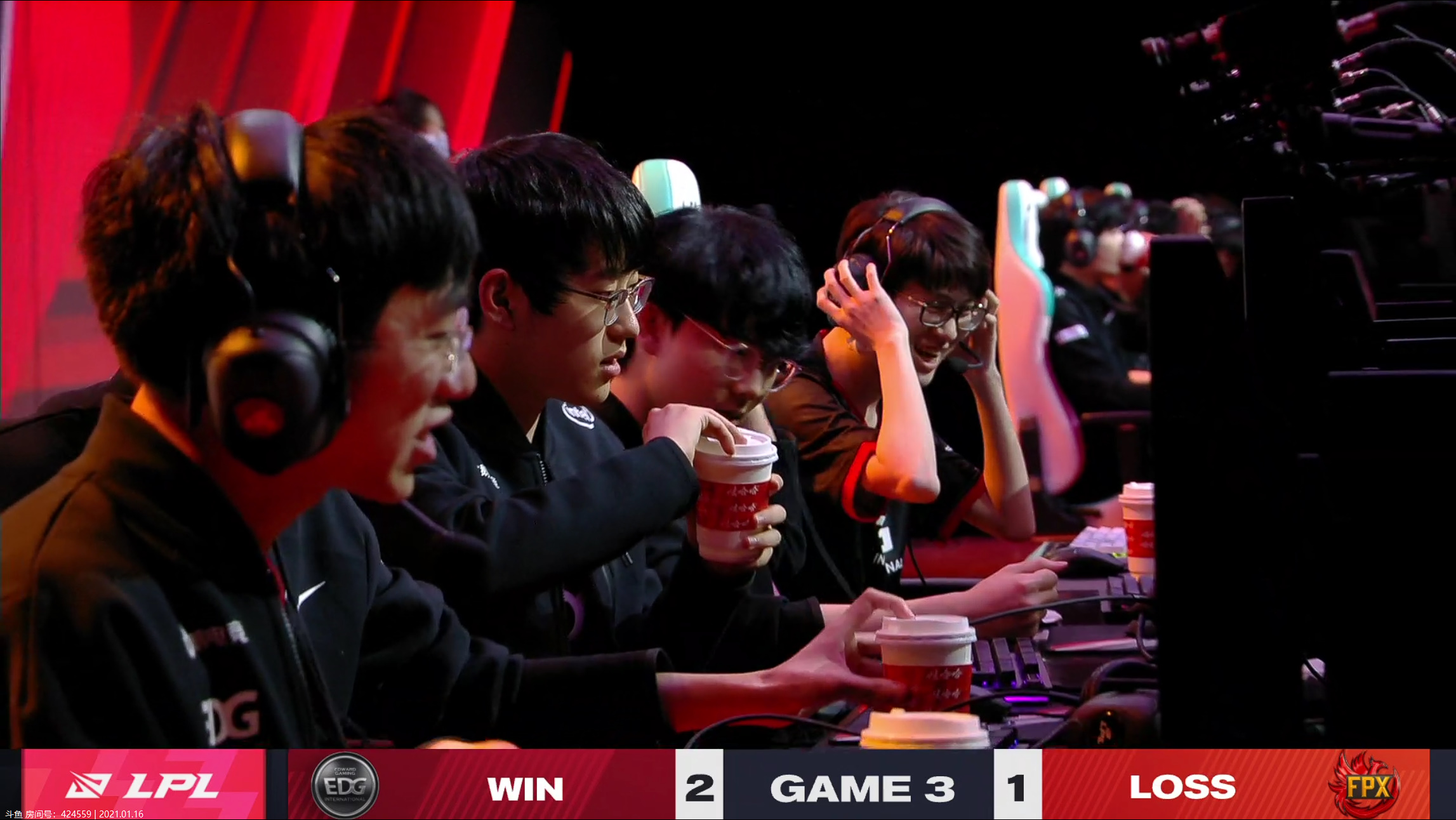 LPL春季赛今日简报：御三家集体起飞，爷青回2017，泪目泪目