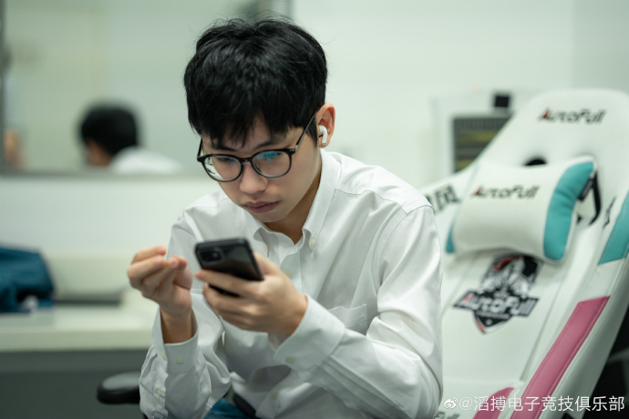 FPX打野Bo一夜打上韩服第二状态火热，Karsa能否抵御？