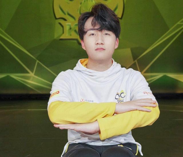 Giao转会失败留在DYG后，发文澄清DYG没有内讧，却越描越黑！