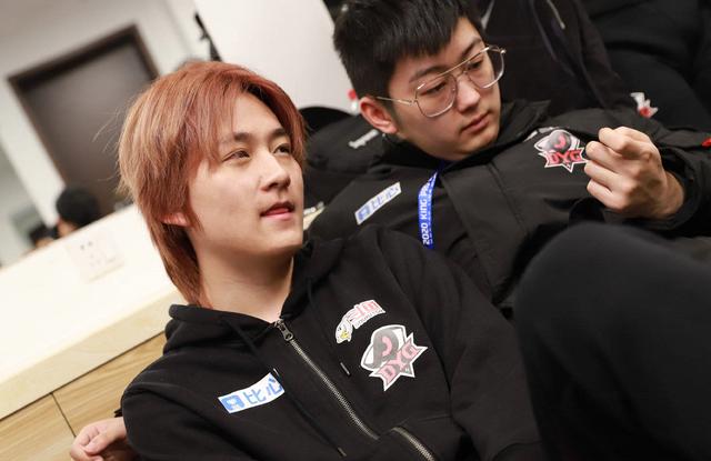 Giao转会失败留在DYG后，发文澄清DYG没有内讧，却越描越黑！