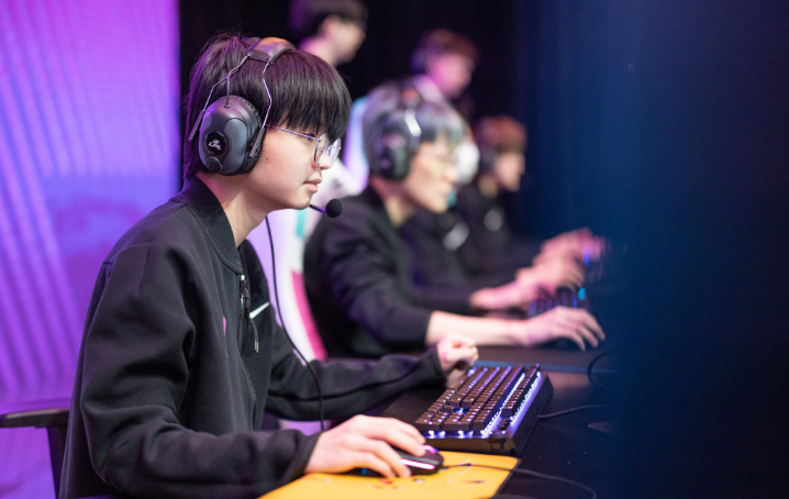 又开始狂吹Iboy？LPL官推：他有希望成为下一个巨星！笑笑一语中的