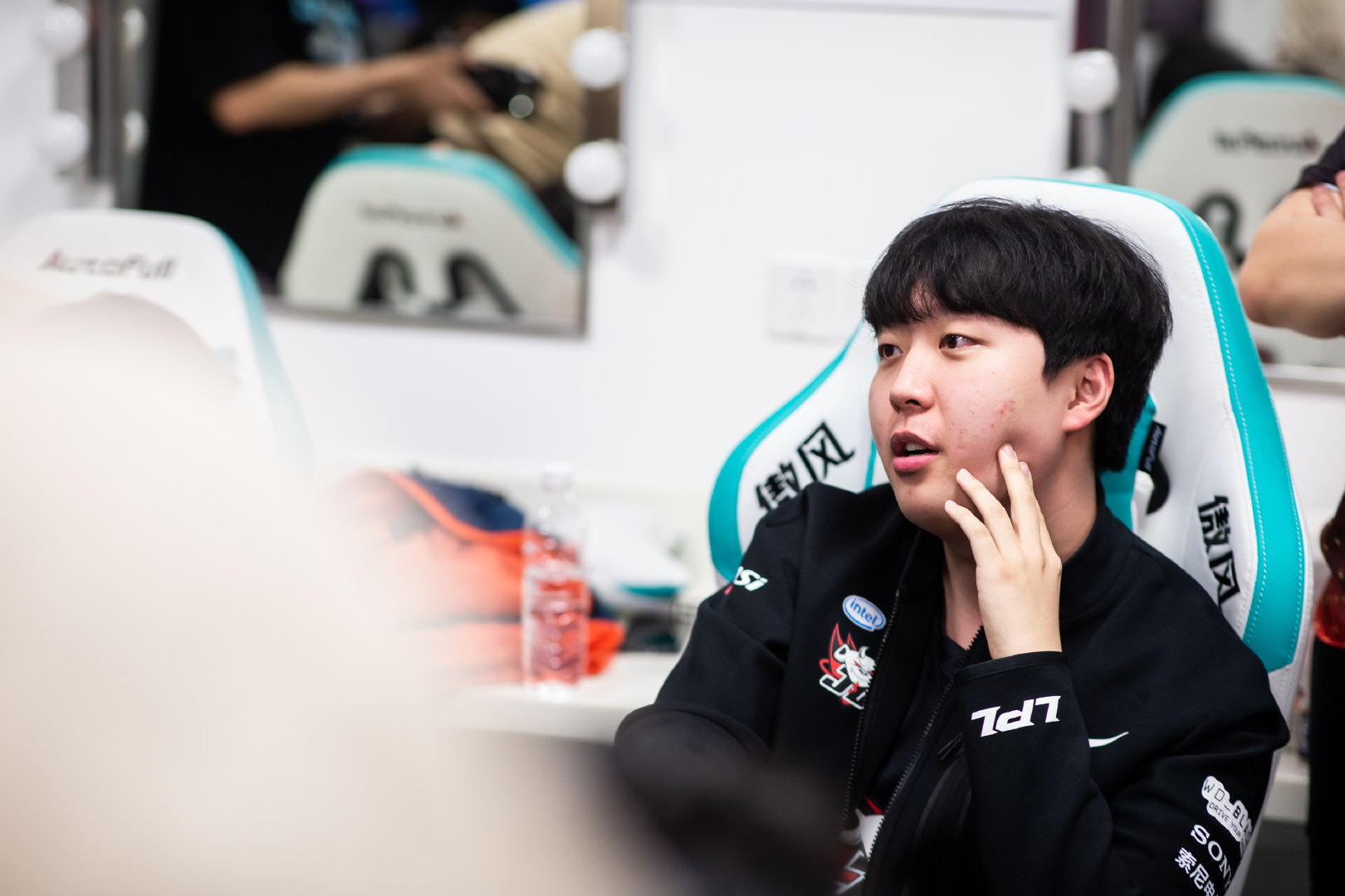 LPL春季赛2月22日首发名单：BO坐上替补席，冠军打野小天重回首发