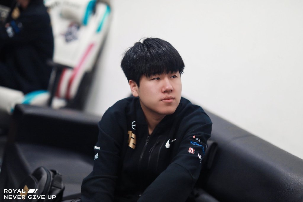 开始剑指了，RNG把RW打成人机！德云色狂吹Gala：RNG捡到宝了