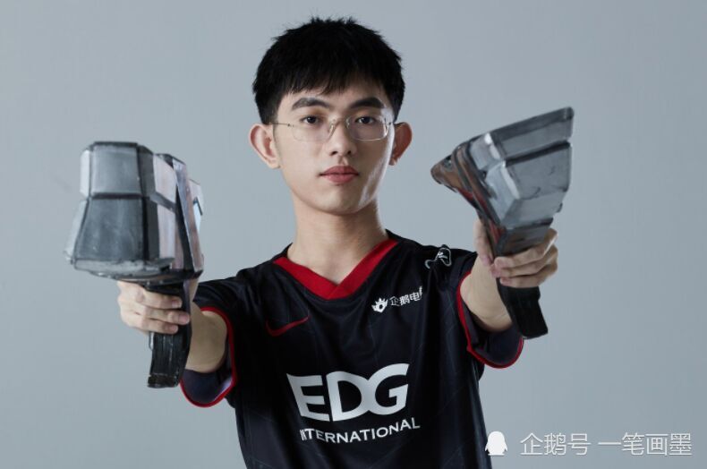 EDG未打先怂太伤士气，面对IG他们更像挑战者，这场比赛EDG输的不冤
