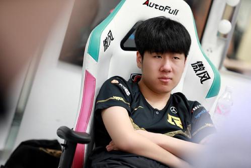 击败FPX后，Gala熬夜上分Rank！粉丝评论：这才是下一个神