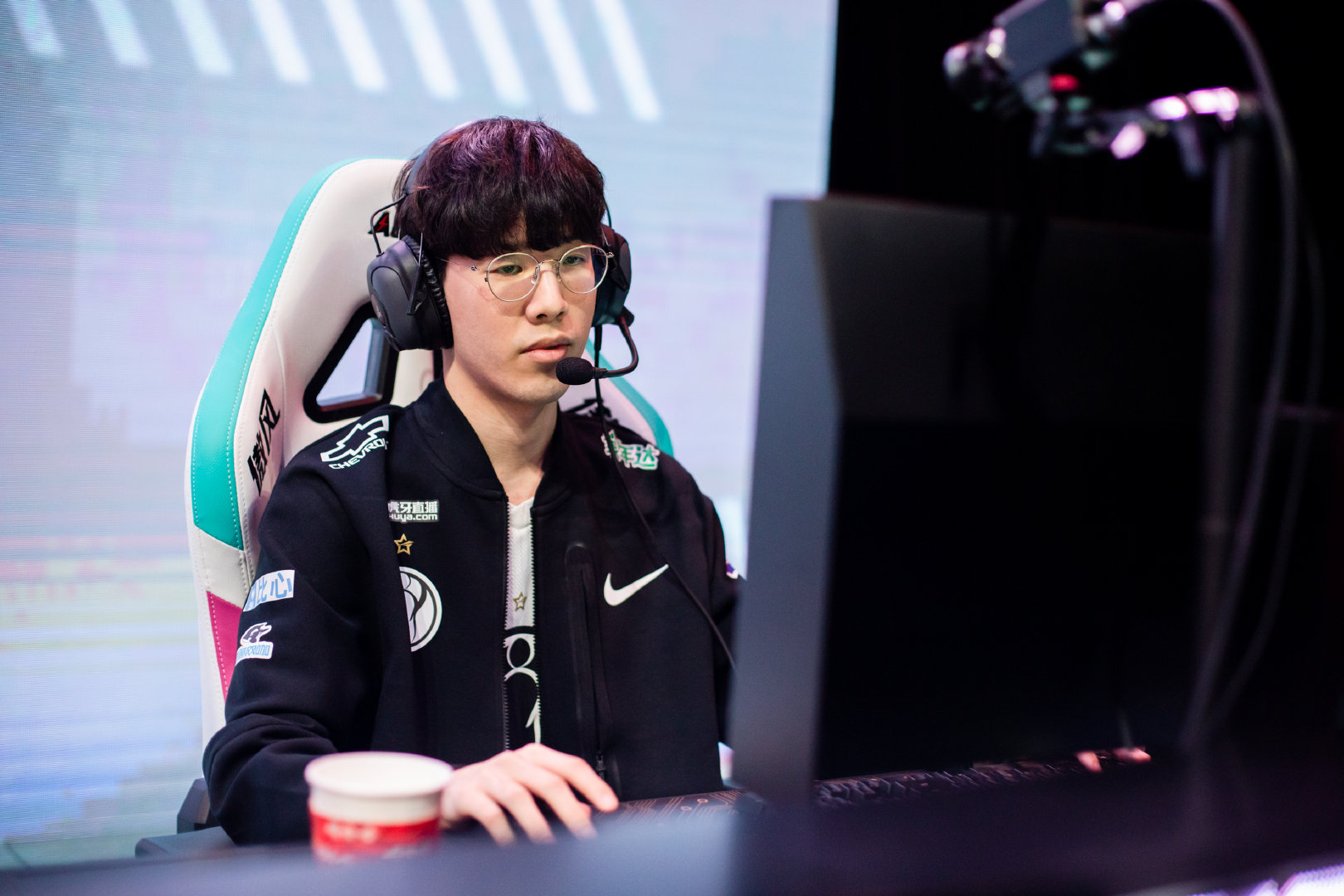 海外网友热议iG惨败SN，Theshy的英雄池问题太大了，而且拿啥英雄都很激进