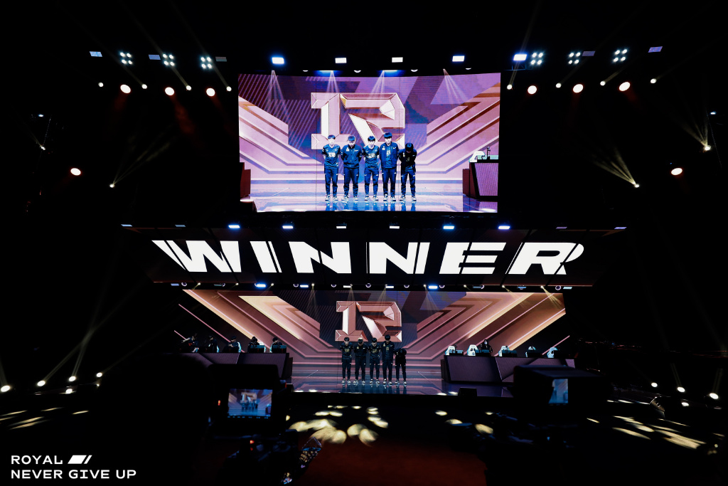 下一个UZI？RNG纪录片放出，Gala透露心酸内幕！笑笑狂吹他