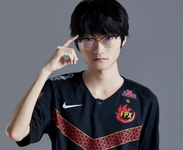 LPL两届FMVP将复出！小天韩服打到王者1029分，天亮了