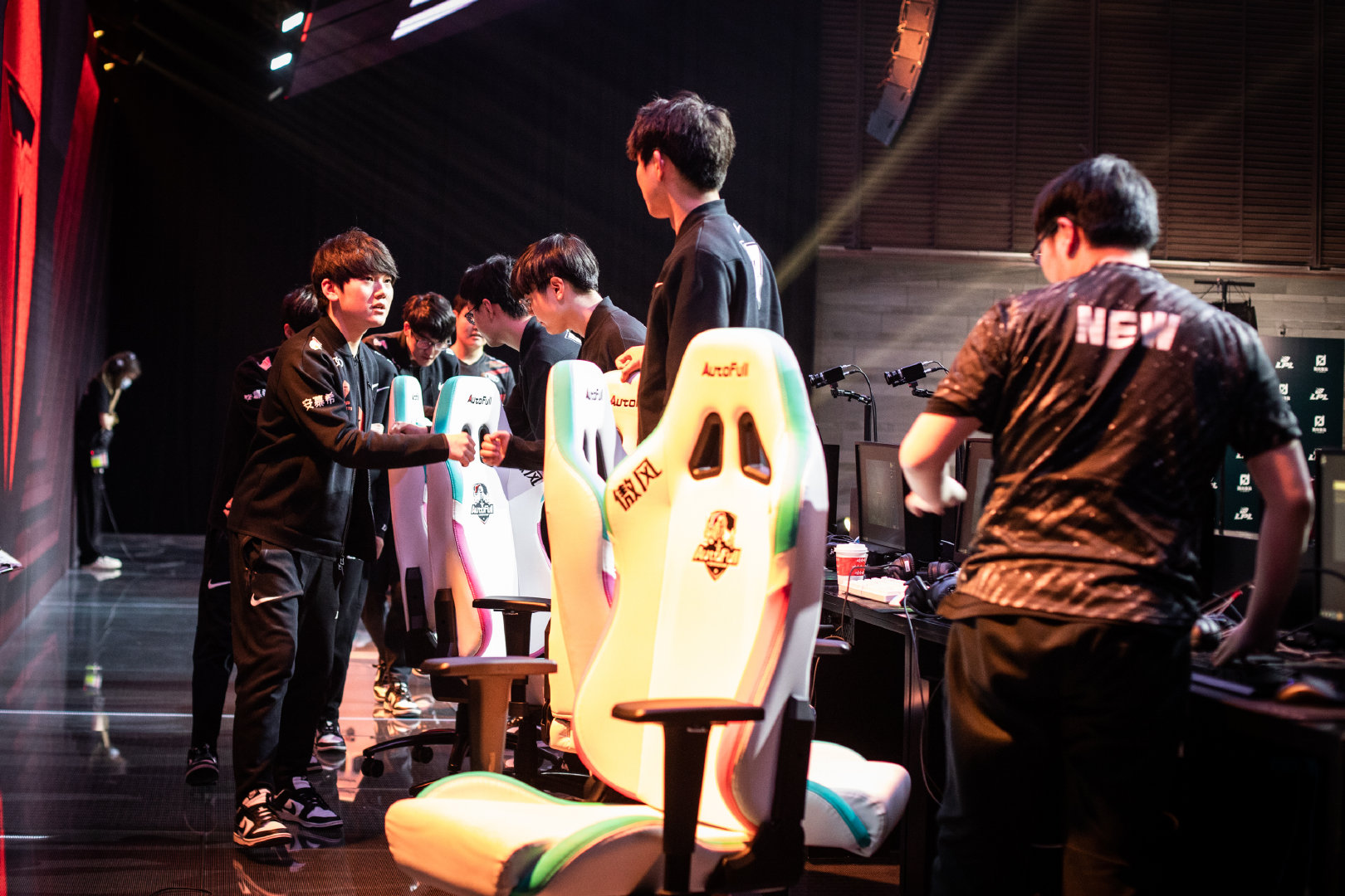 LPL赛区队伍越来越多，隔壁KPL的常规赛新赛制很有趣，LPL可否效仿？