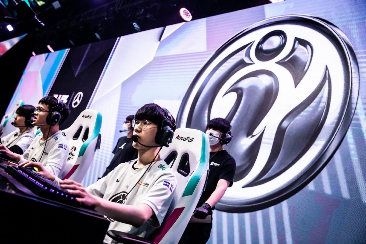 英雄联盟：The shy遭到拳头狙击，比赛的胜利倾向于团队配合与节奏