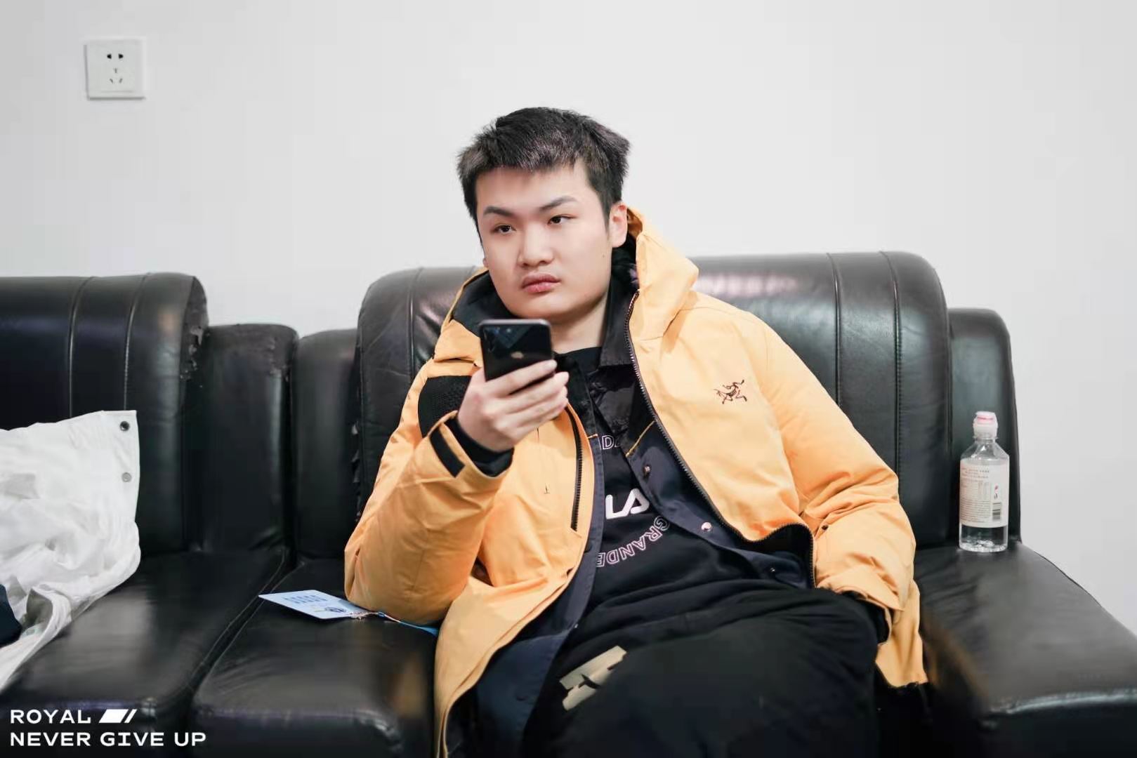 RNG.M首发又调整，还真把晚秋当“核心”？猫神八连败，9个月没赢比赛了！