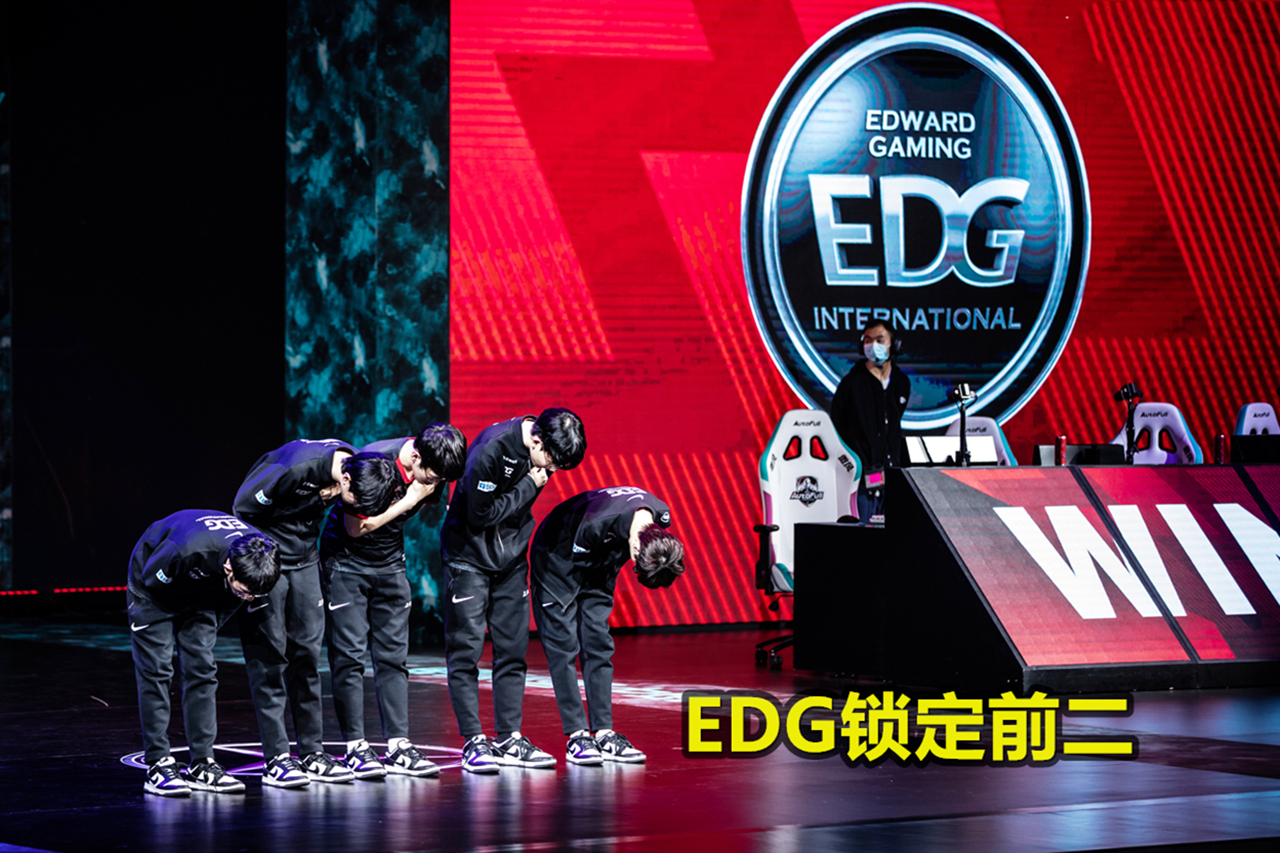EDG击败WE，与RNG携手晋级四强，厂长盛赞Viper是职业小代