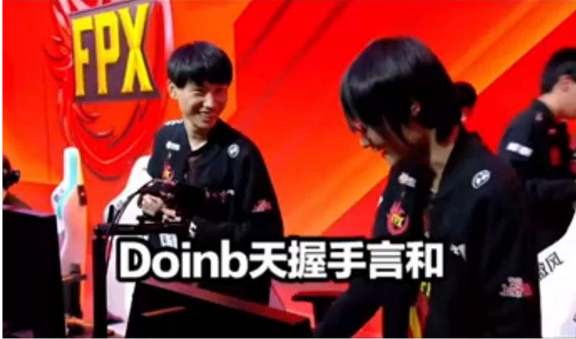 DOINB首次回应房管事件，向全体观众道歉，网友却不买账：向小天道歉了吗？