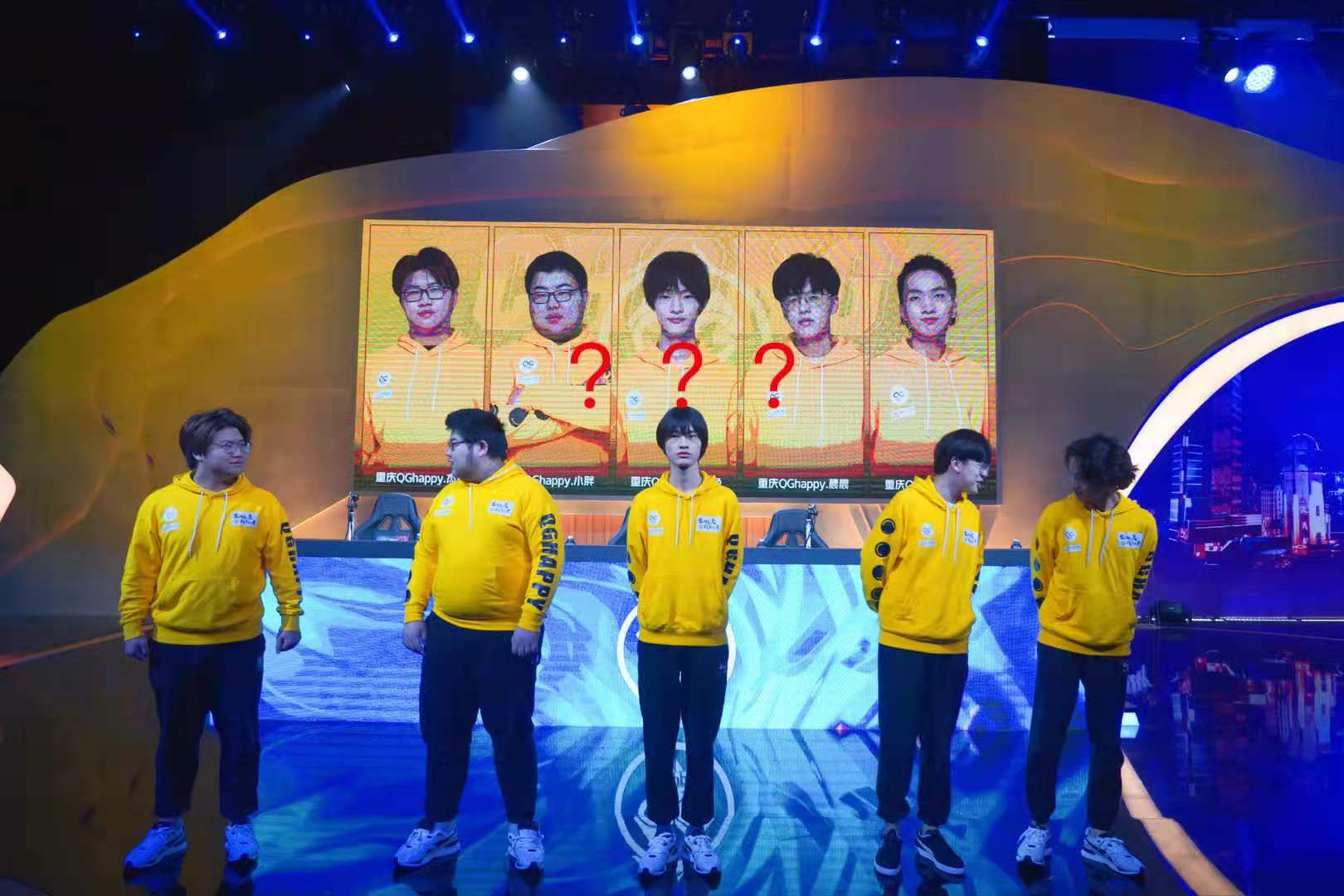 QG3-1大胜WE，林教练对小胖“赞不绝口”，并曝光晨晨是队伍指挥，不可取代！