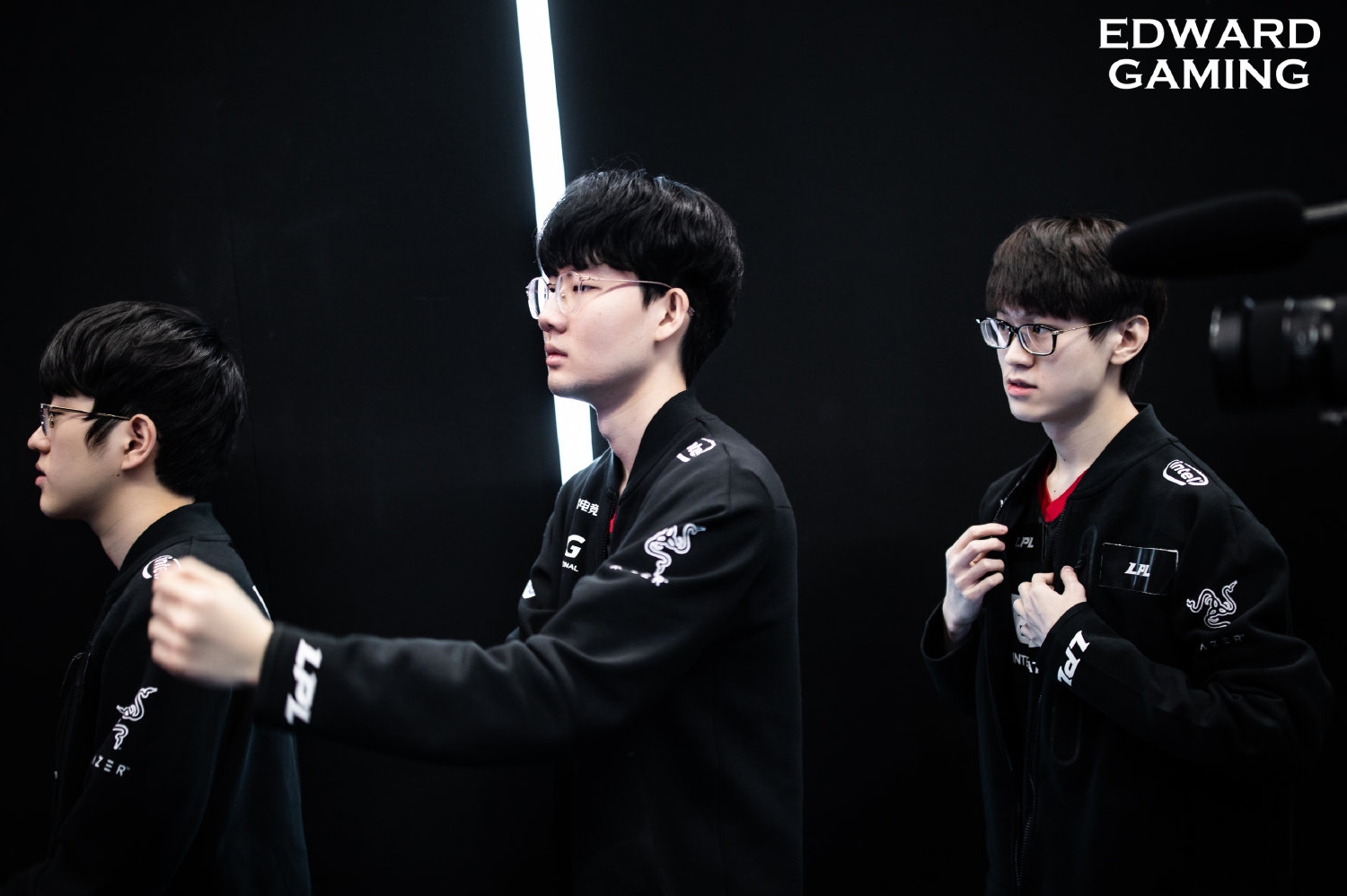 “BP真的烂”EDG淘汰画面流出，圣枪哥手伤严重，Doinb表情诛心