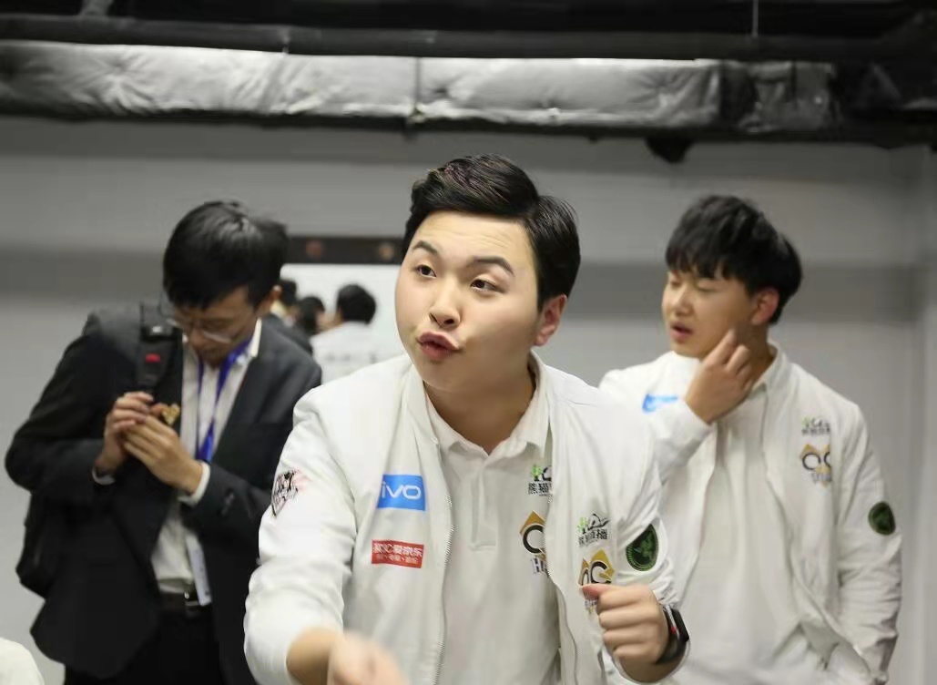 “QG五虎”组队4周年纪念，Gemini催泪发文：有幸相遇，不负遇见！