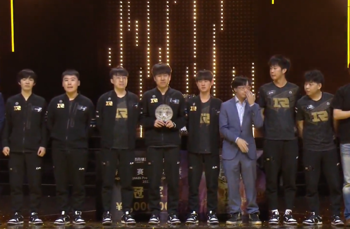 御剑开天门！Gala发挥神勇复仇FPX，RNG夺得春季赛冠军