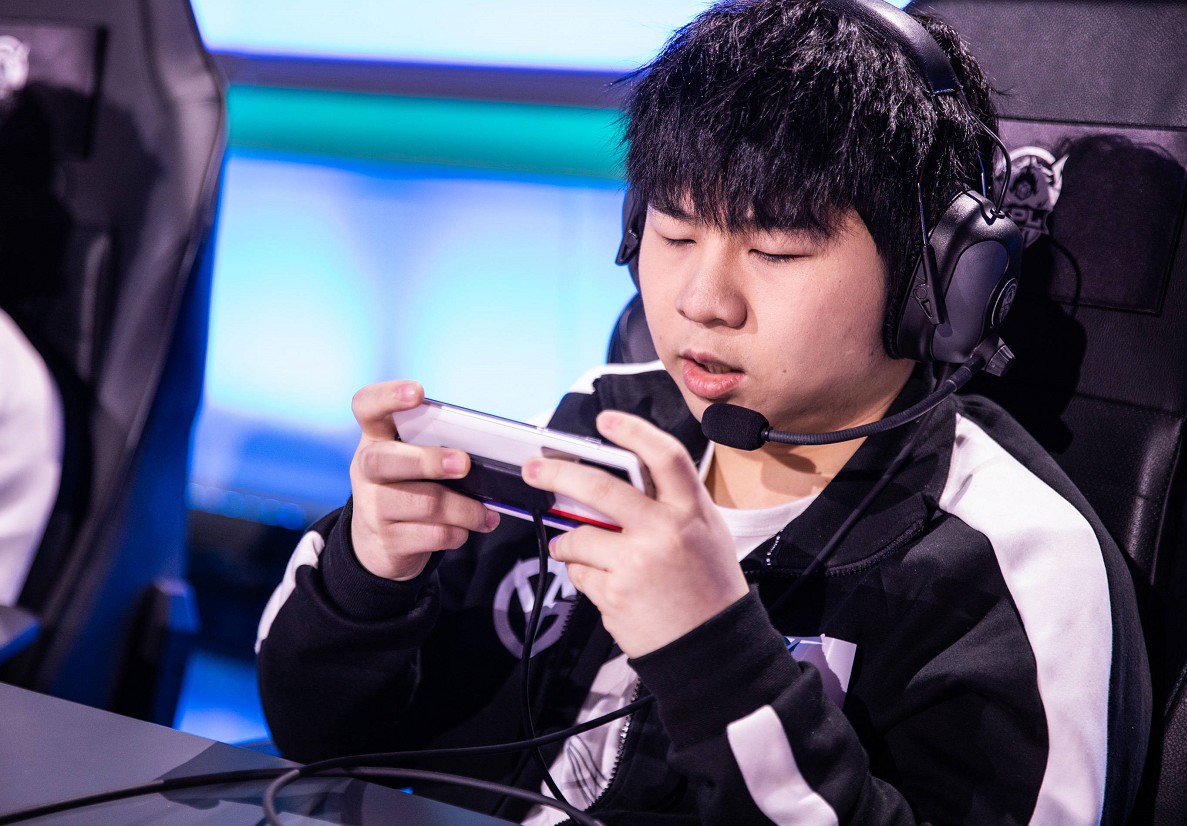 XYG登顶KGL，却被KPL的B组战队VG零封，KGL和KPL差距有点大