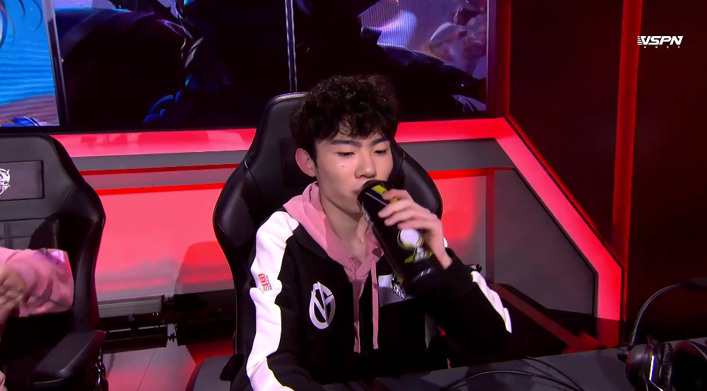 VG换下13哥就算了，BP还“看不起”EDG射手，导致再次被鸡毛暴打！