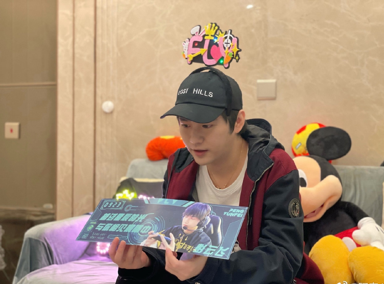 Fly手感火热带队零封WE，赛后接受采访，特意点名LGD副教练