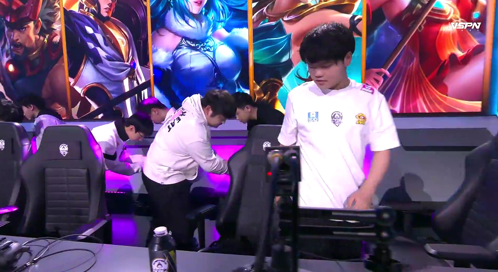 WB又“迷糊”了，被KSG暴打，Alan发出疑问！网友：怪不得想买久诚