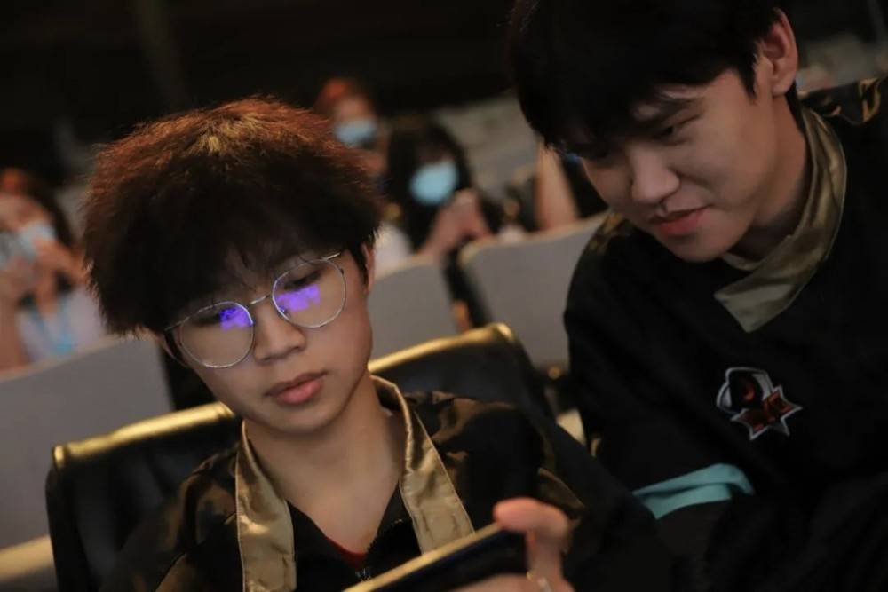 WB又“迷糊”了，被KSG暴打，Alan发出疑问！网友：怪不得想买久诚