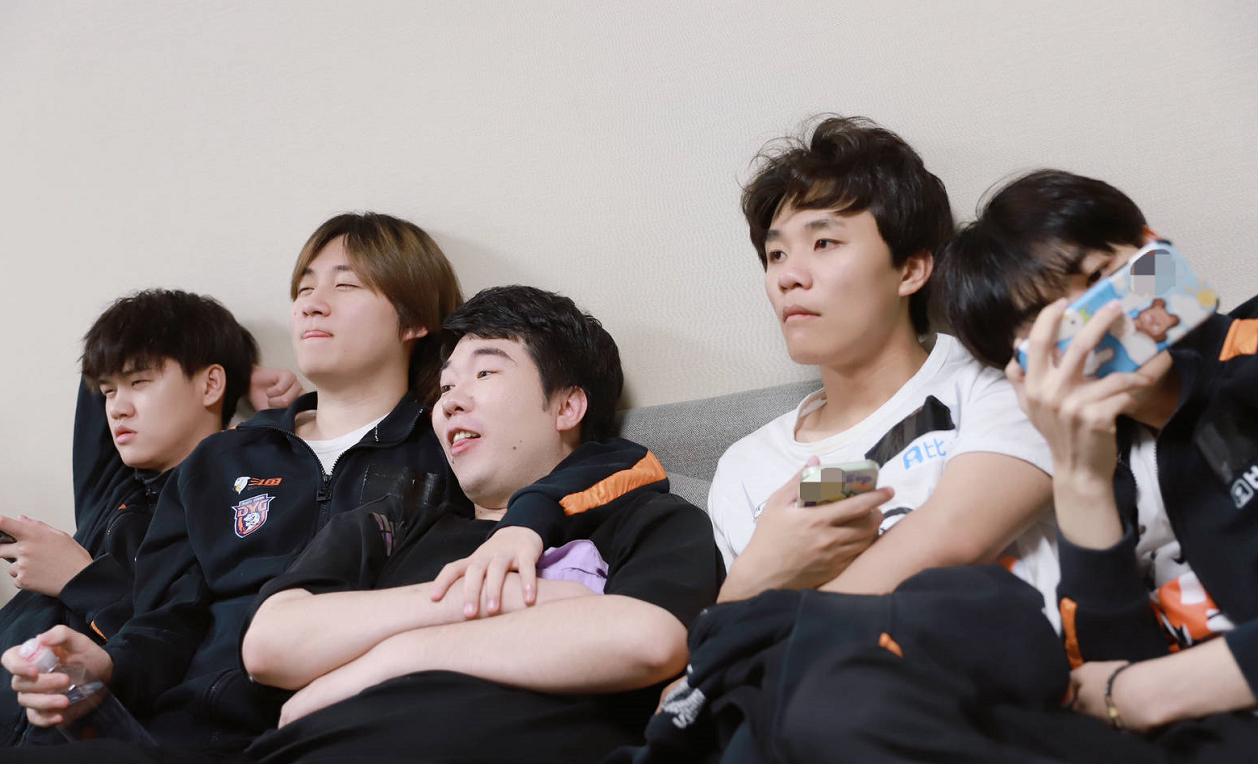 AG超玩会零封DYG，DYG确认掉入S组卡位赛，Estar喜从天降！