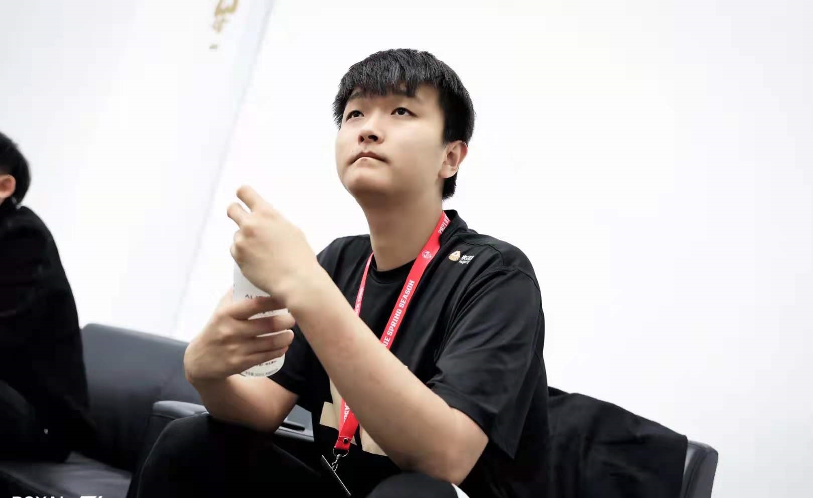 RNGM1-4不敌LGD，创队史最差战绩！“长假”5个月，猫神无辜“躺枪”，又成了笑柄！