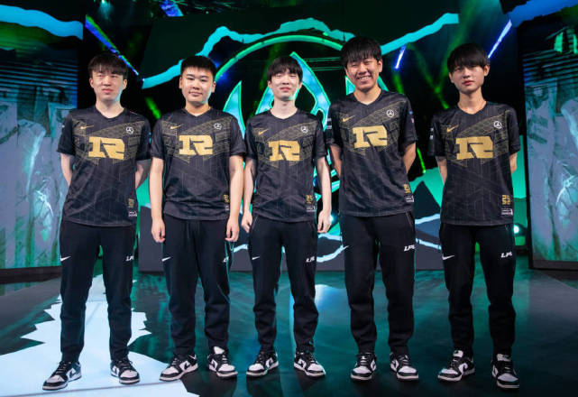 “RNG夺冠不可能了”，败给C9后，官博被网友怒喷：可以订机票回家了