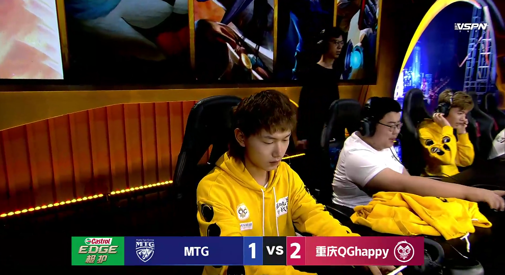 QG“双国宝”阵容又来了，Fly梦奇玩出了刺客的效果，装备发生了一点小变化！