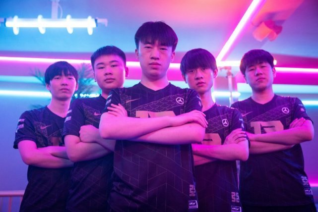 “RNG化身巅峰期间的SKT”，Gala虐泉刷伤害，Showmaker成为背景板