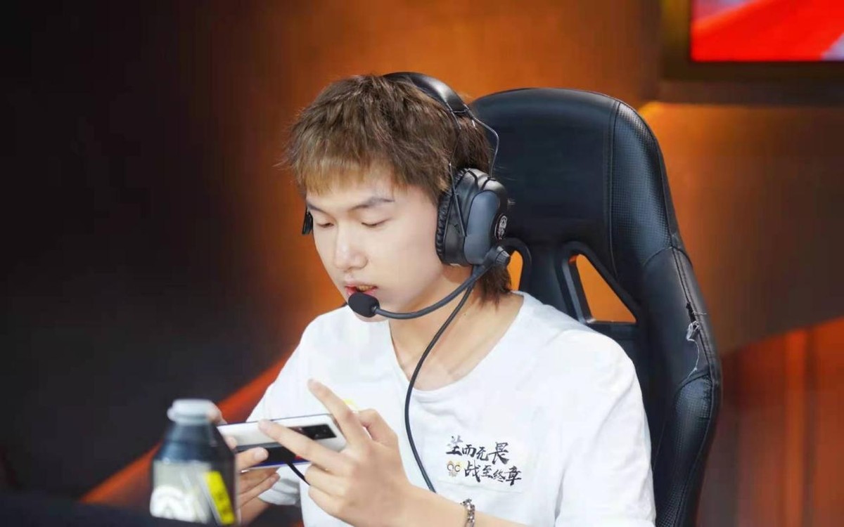 QG横扫AB两组拿到九连胜，重回御三家！Fly超越通天边路清清，拿到六冠不再是做梦