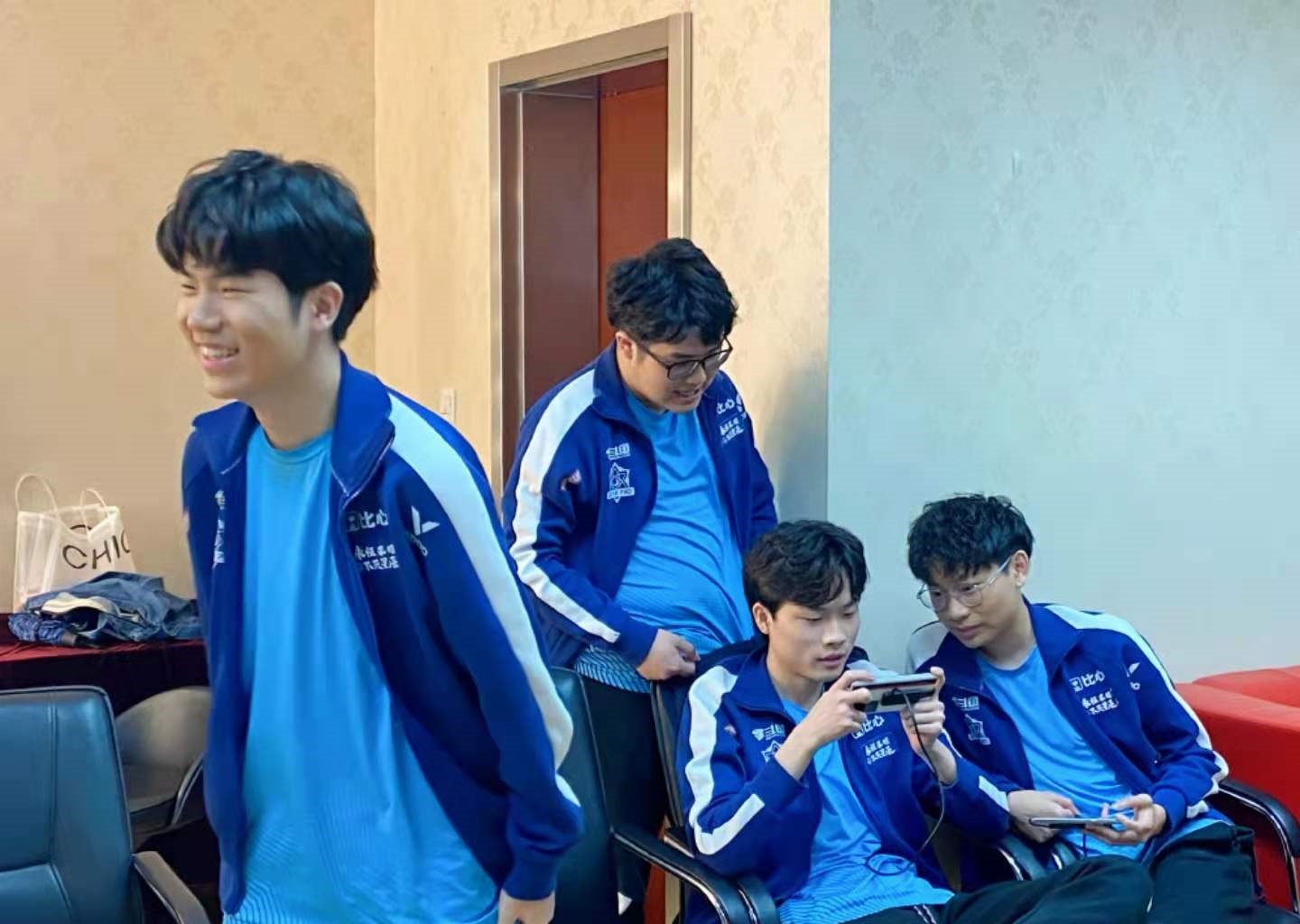 eStar斩获小组第一，SK深夜发文：久哲，我们又见面了，内心还是有点“恐惧”的！