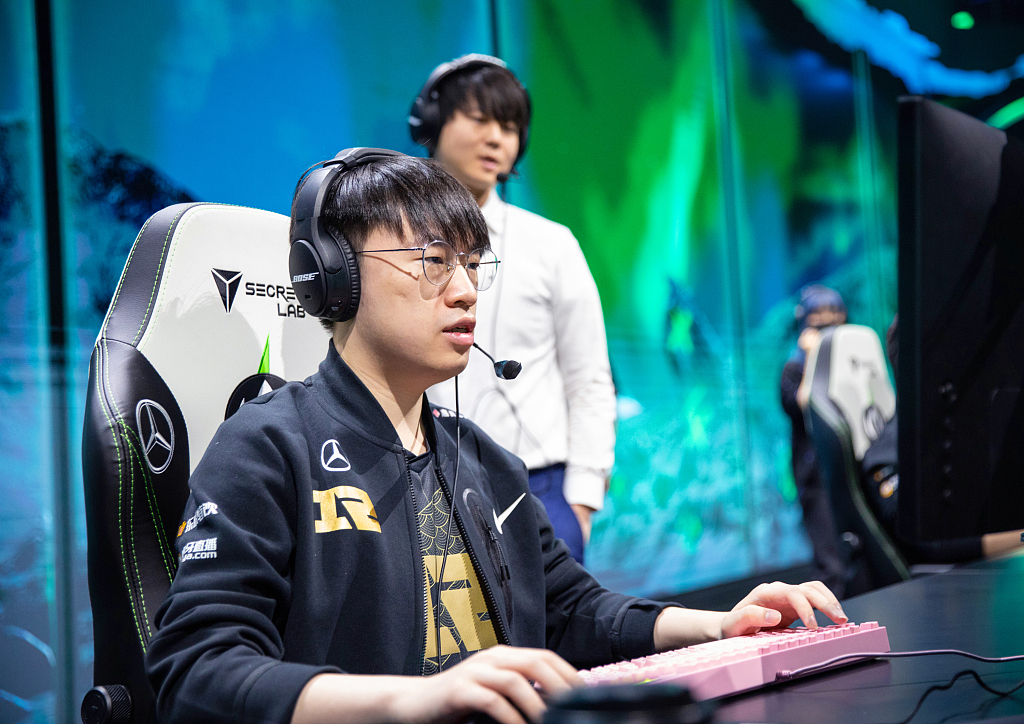 “水晶哥给世界赛选手评级”，Doinb比Chovy强，RNG收获王炸