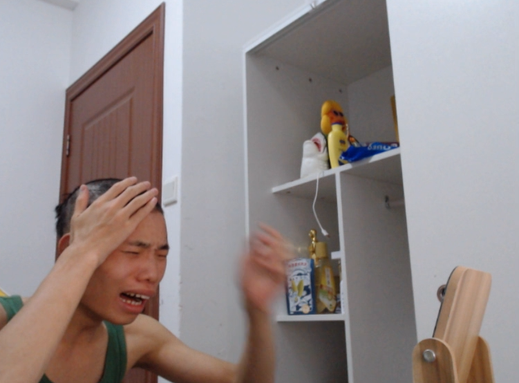敢说敢做真男人鲨鱼兑现承诺直播剃光头神似和平精英女角色