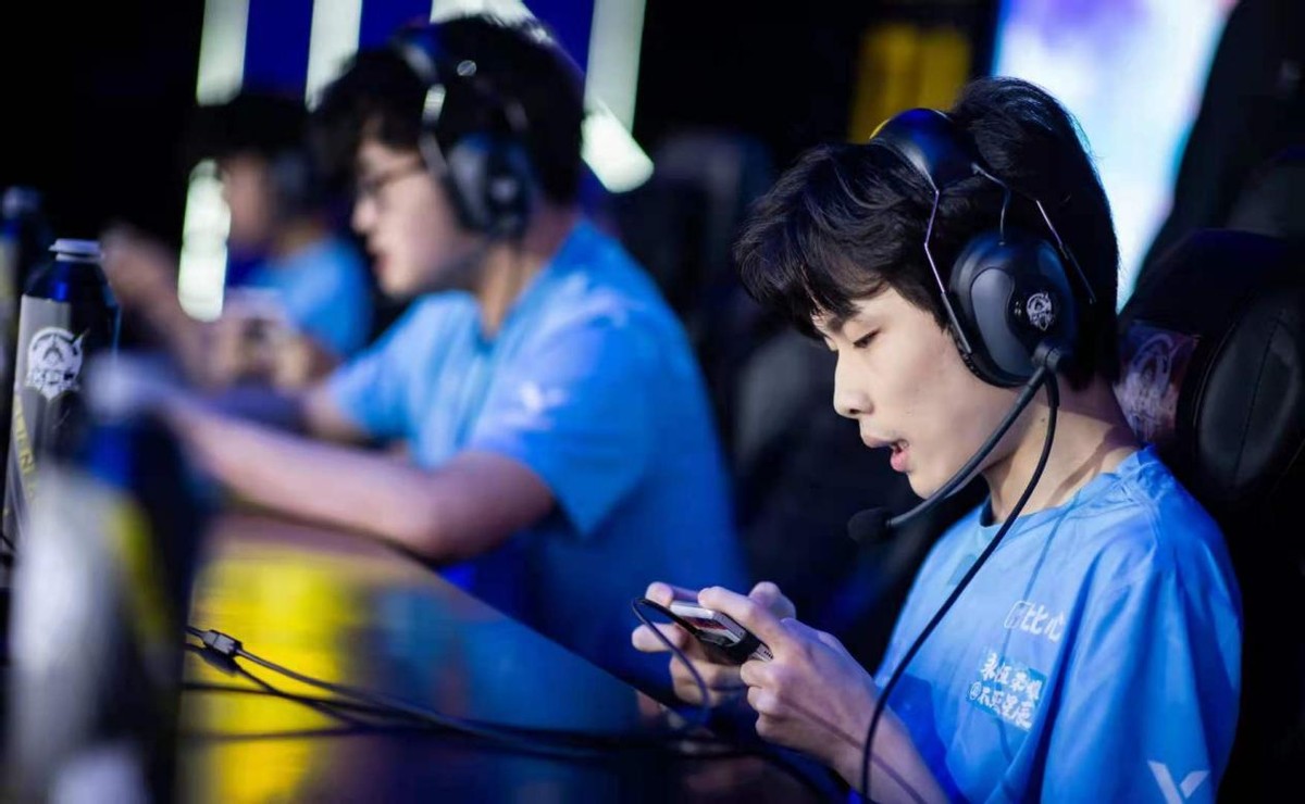 eStar被吹太狠？输给Hero后SK背锅，AG超玩会看了久哲也会慌！吕德华：E星冠军没了