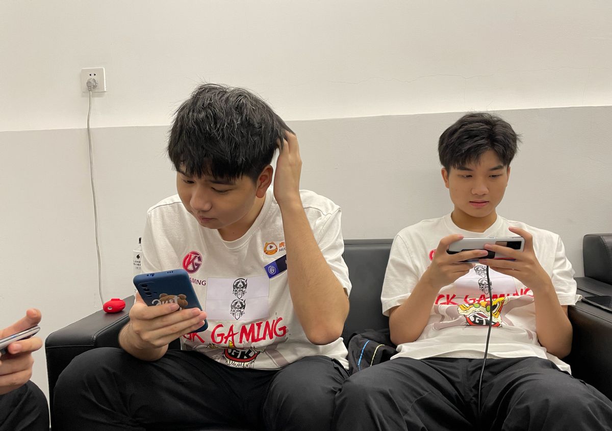 佛山GK要被重庆QG打散了？淘汰后发微博伤感：不想再留遗憾了