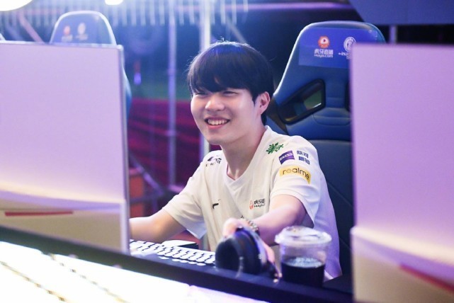 RNG败给OMG，IG成为最大赢家！Rookie也成功洗白了