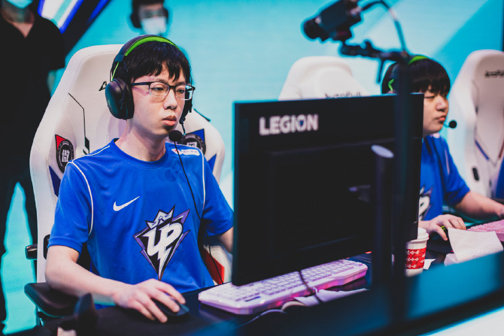 SMLZ带4个坑货！UP落败IG，网友爆破官博，怒喷：解散吧